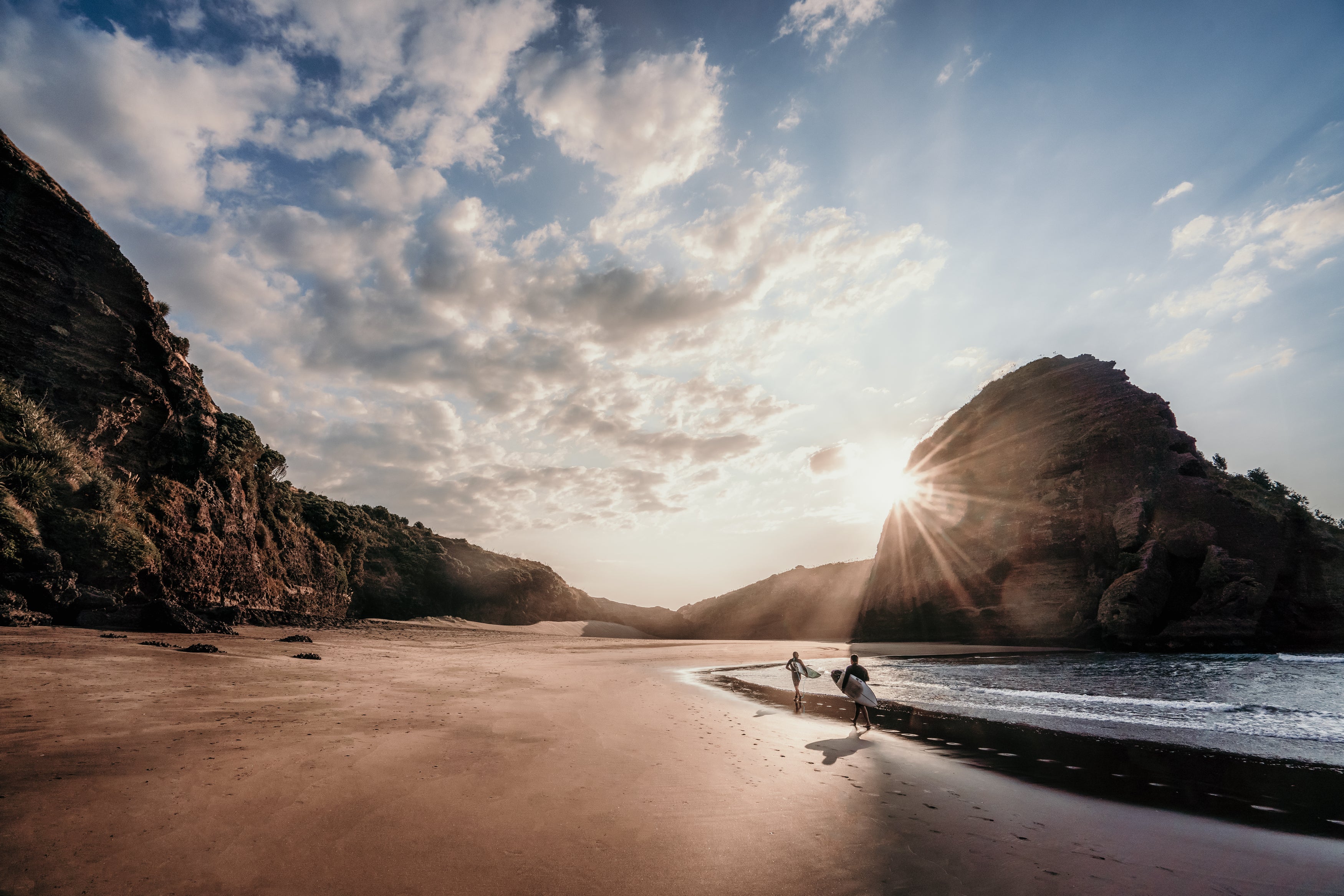 Piha Gold – Ocean Feels By Ben Mack